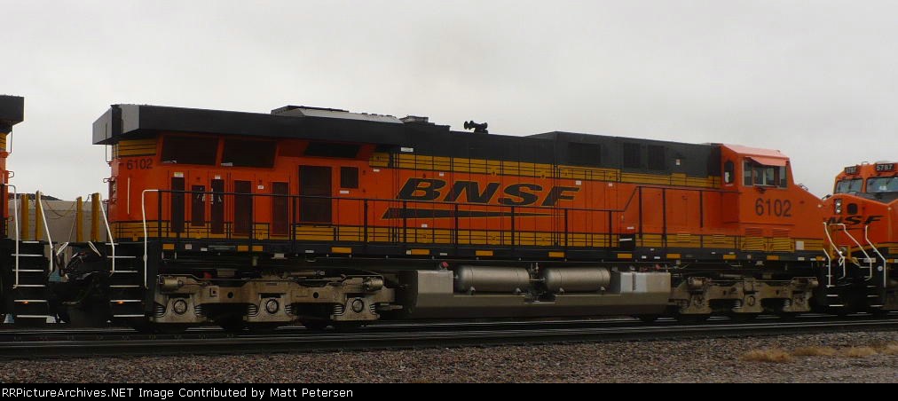 BNSF 6102